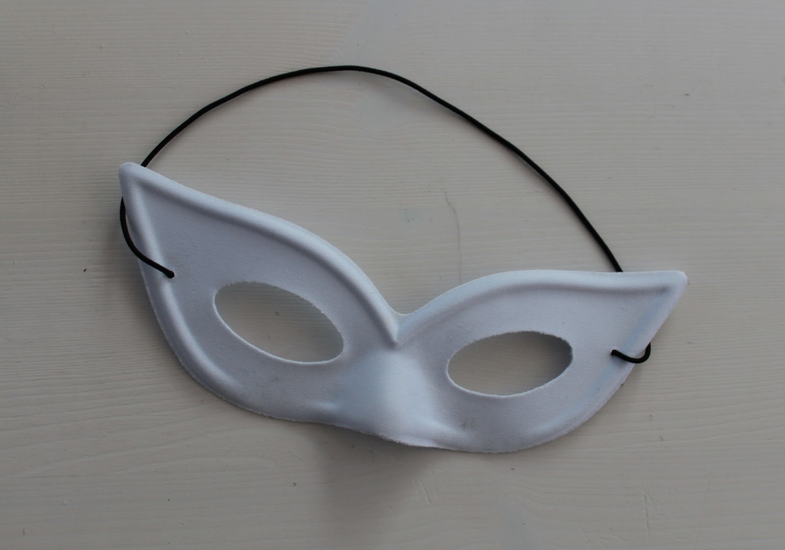 m & c: DIY feather mask