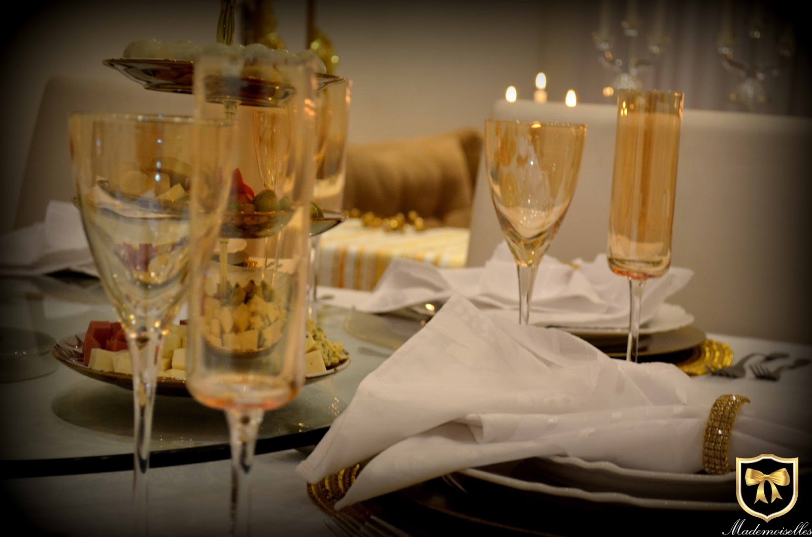 Mademoiselles : .: A arte de receber em casa: Mesa Posta Branco e Dourado