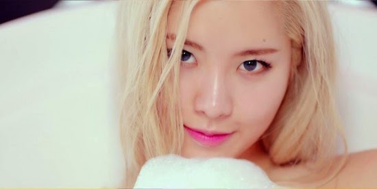 Kim Ye Rim (Lim Kim) luce hermosa con su nuevo look blonde | Kpop Replay
