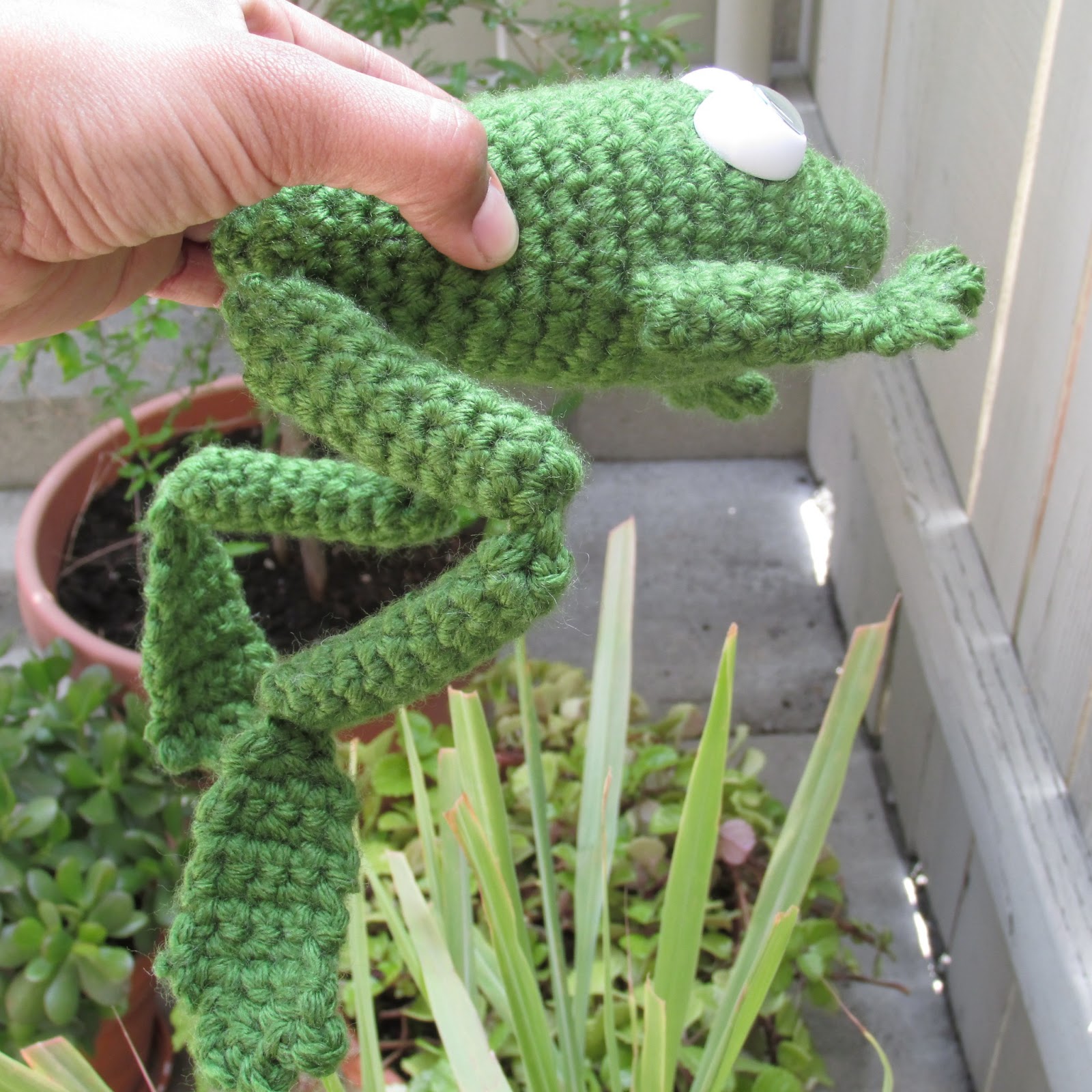 Spiderling Dreams: Free Crochet Bullfrog Pattern!