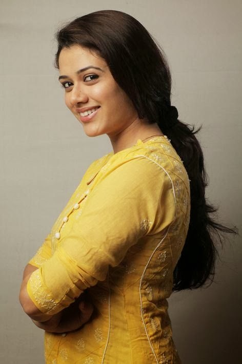 Girija Oak (Marathi Television Actress) ~ Bio with [ Photos | Videos ]