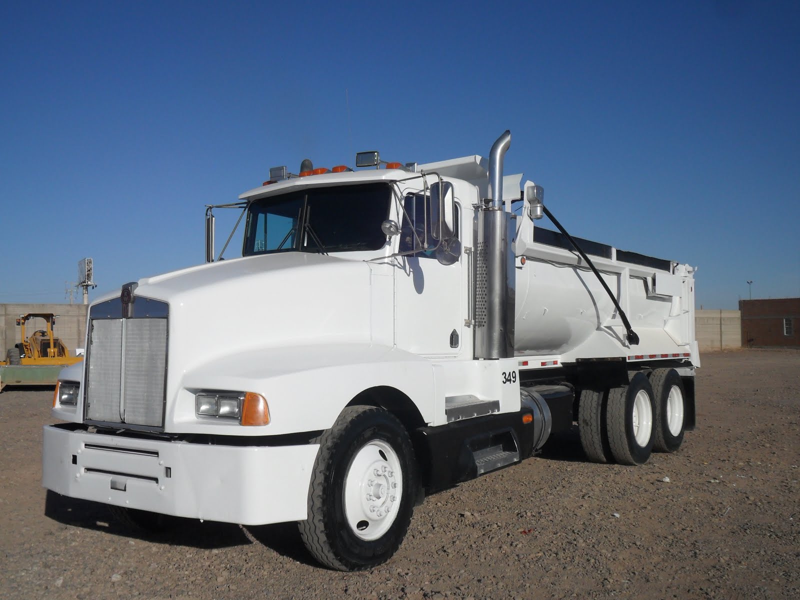 mayeq: VOLTEO TRACTOCAMION KENWORTH T600 1988 $350000 PESOS