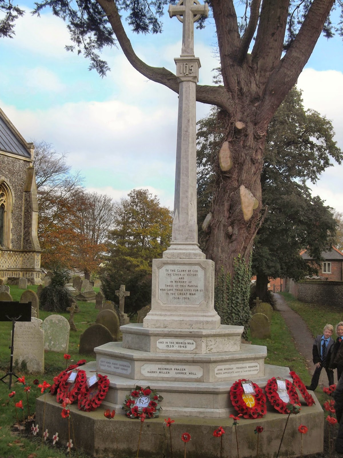 Martham Primary School: Martham Primary remembers, at church.