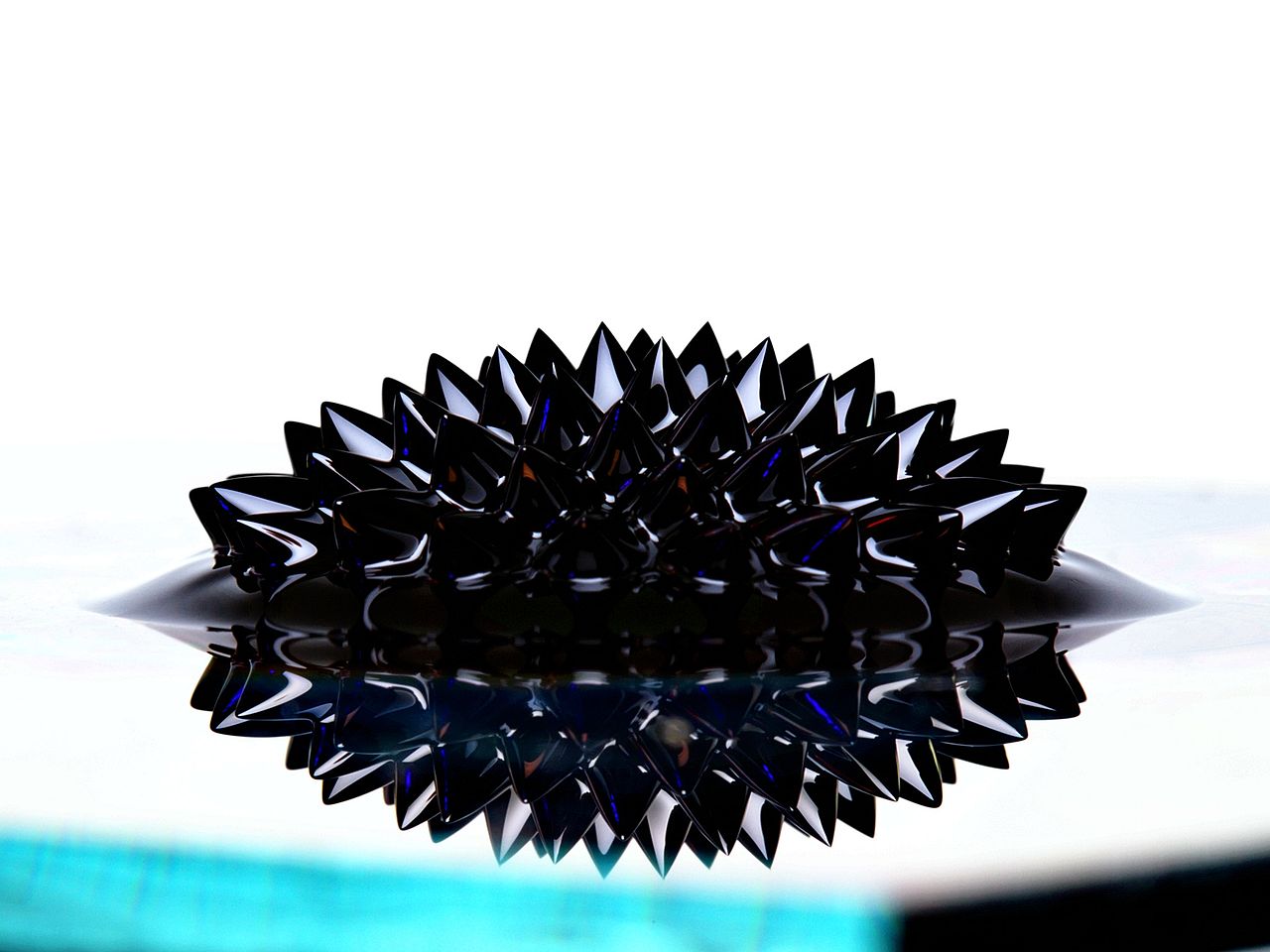 Ξωτικό: Ferrofluid: Ένα υγρό που όταν μαγνητίζεται δημιουργεί όμορφα ...