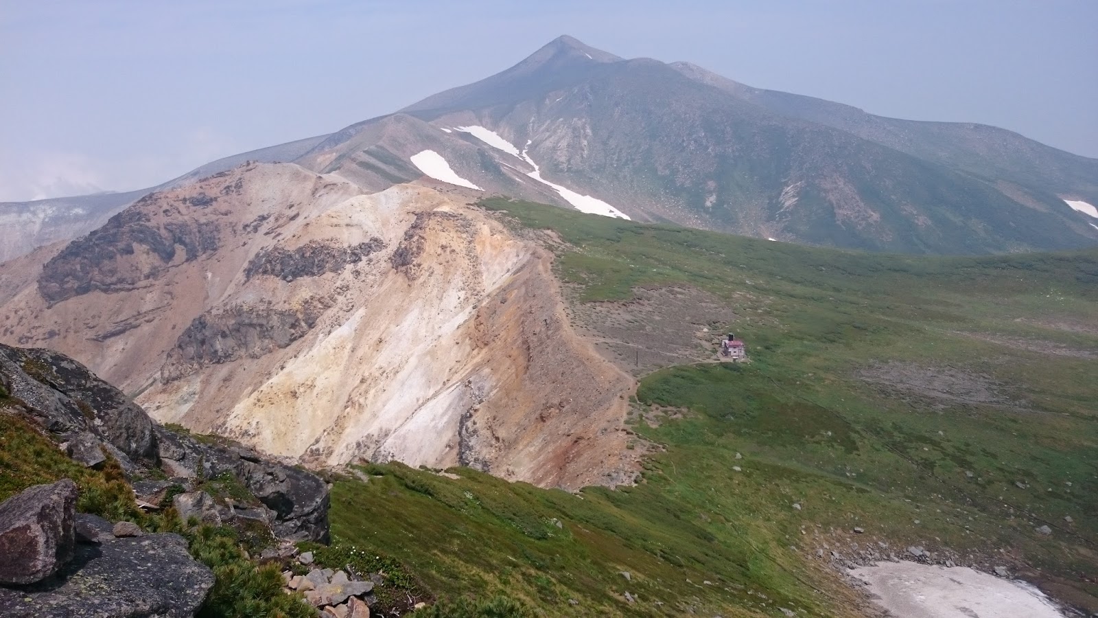 talk-hokkaido: Step in the trail to the peak of Mt. Tokachi(dake)