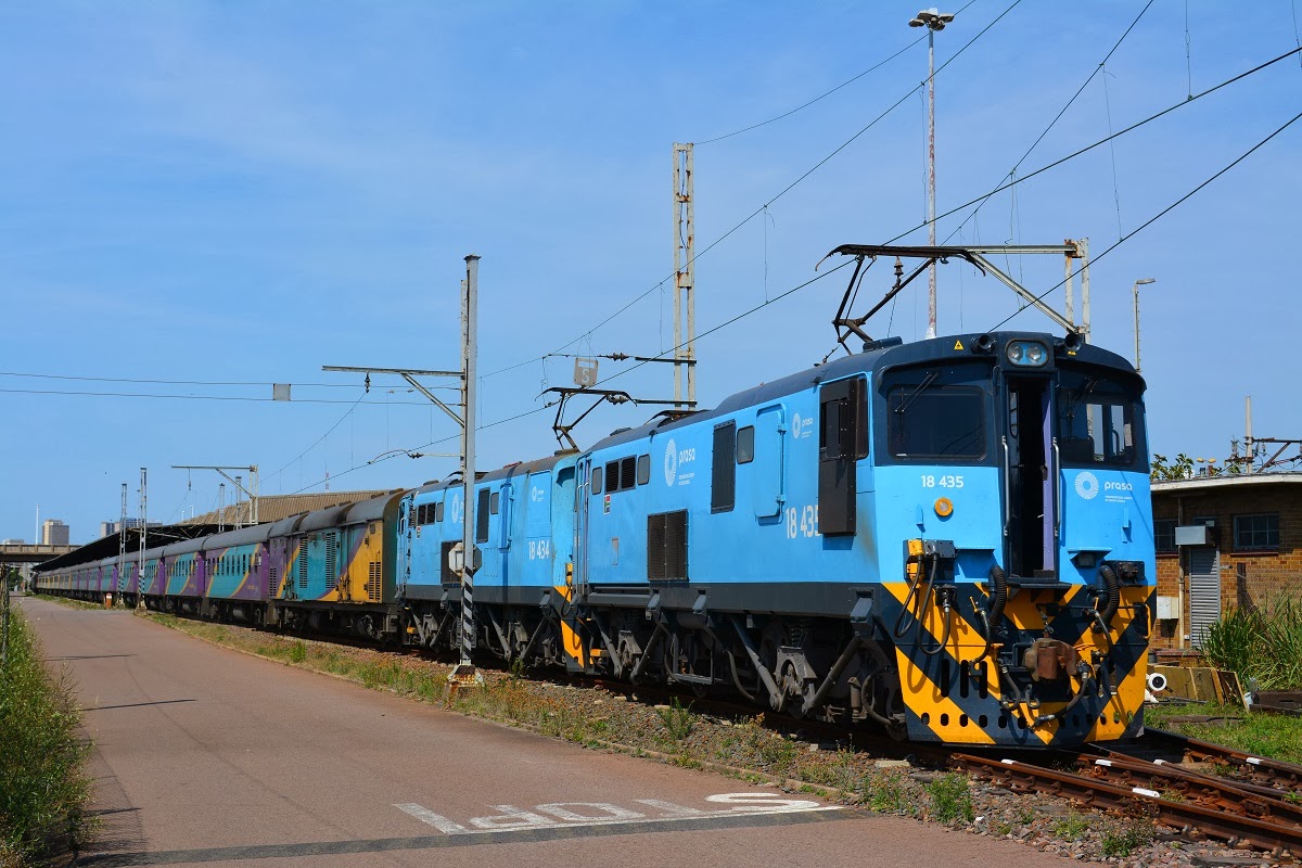 SAR CONNECTA: 18-435 / 18-434 brought their own train (Shosholoza Meyl ...