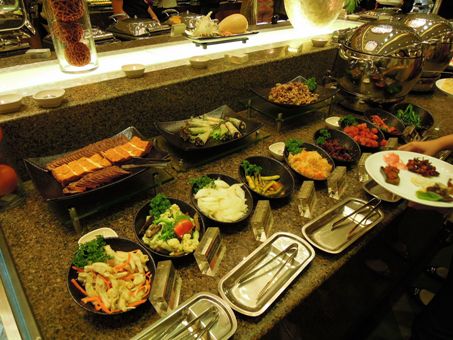 the seasoned first timer: Pig Out Day at Buffet 101