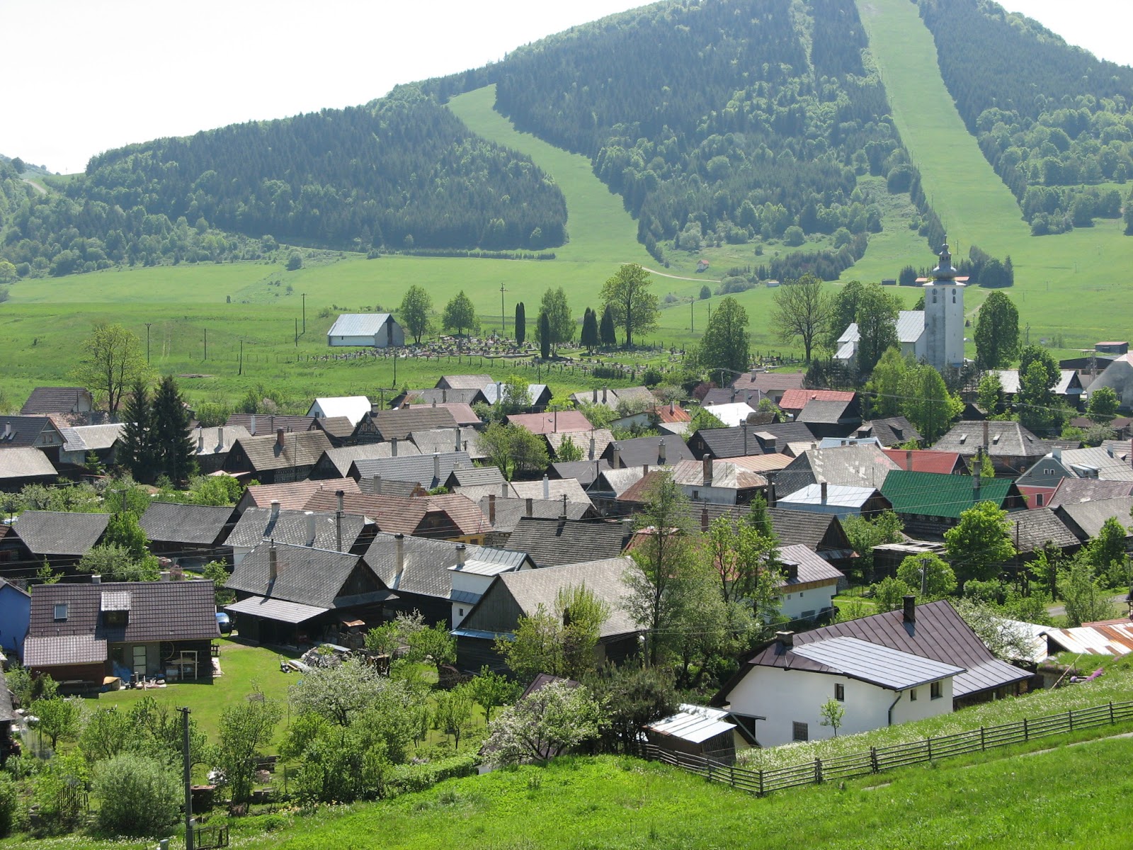 paradis express: Čičmany, Slovakia