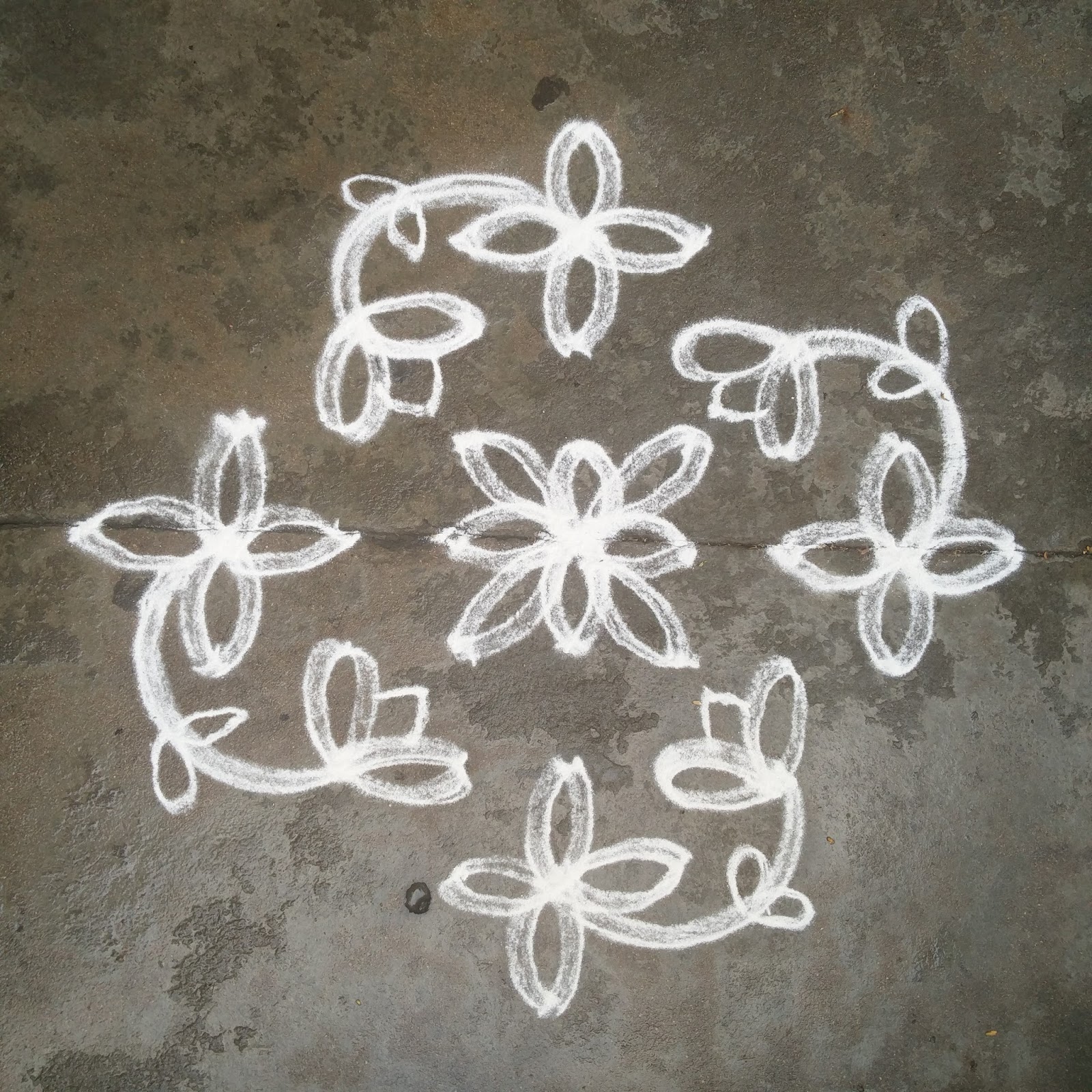 Rangoli designs/Kolam: flower kolam