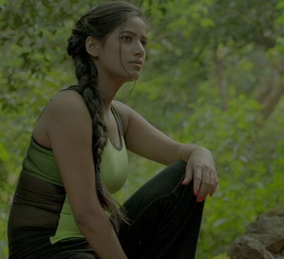 Movies Blog: Hot Poonam Pandey is ready to sizzle in Nasha Movie this ...