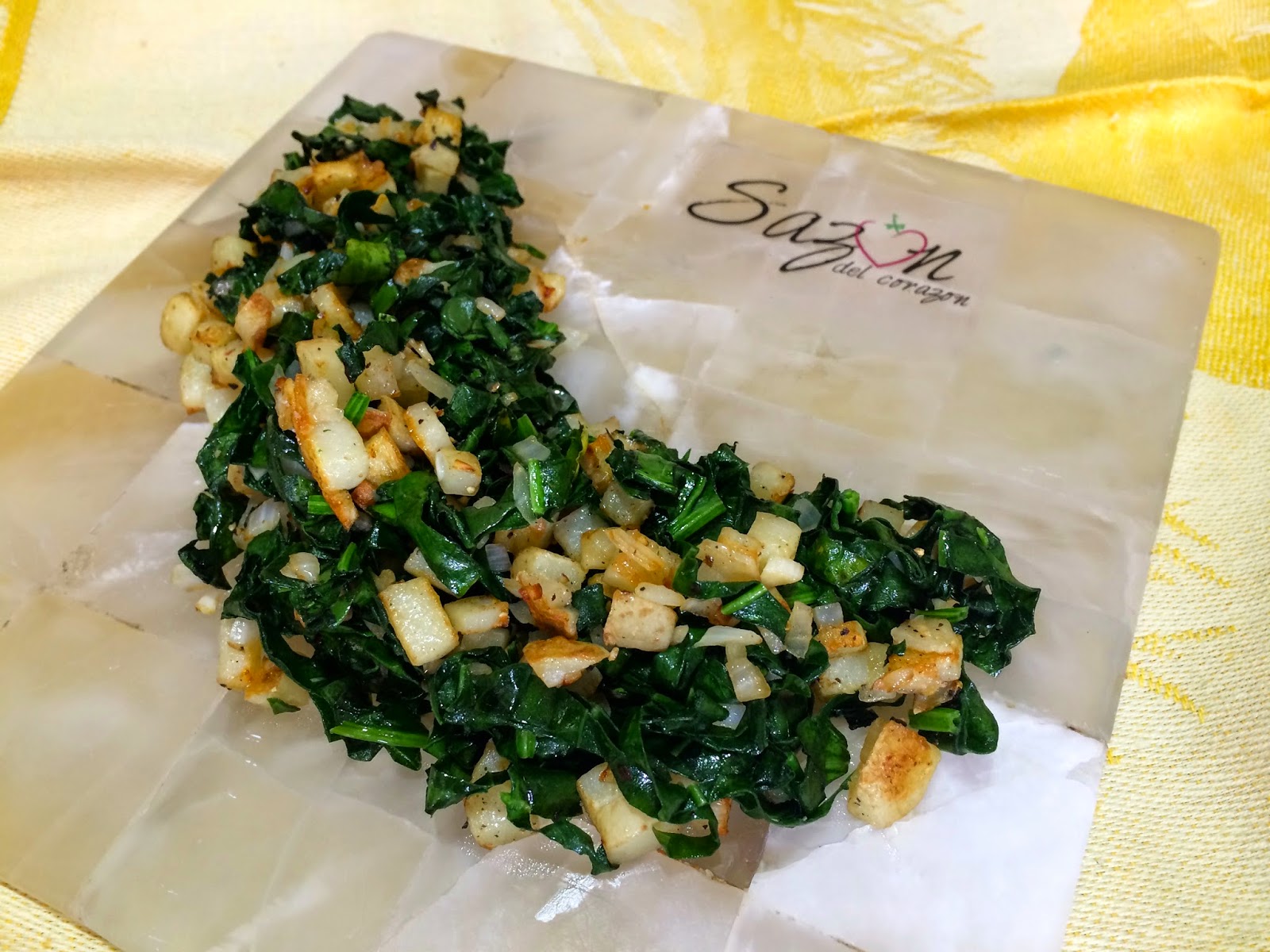 Sazón del corazón: Espinacas con papa y cebolla