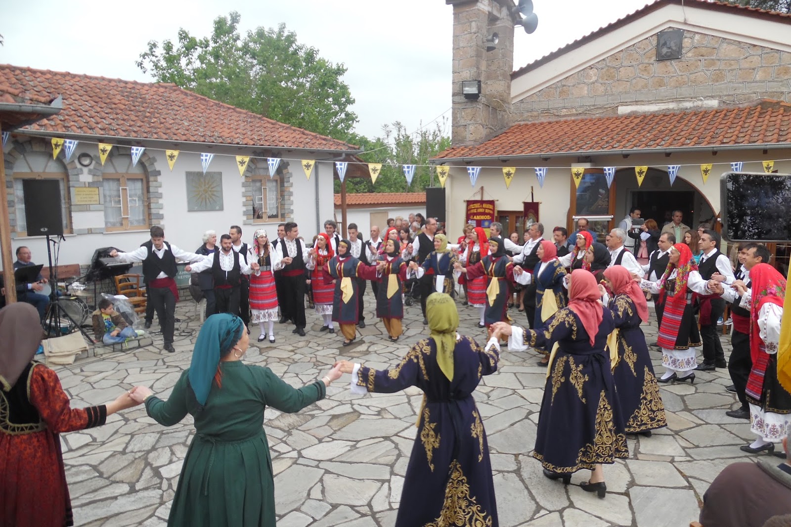 AMMOSIMATHIA BLOG: Με λαμπροτητα και επισημοτητα και με πληθος κοσμου ...
