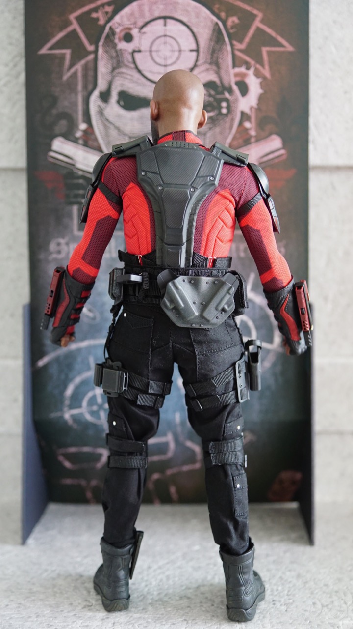 Alteregoistic - Toy Blogger: Hot Toys Deadshot ... ...