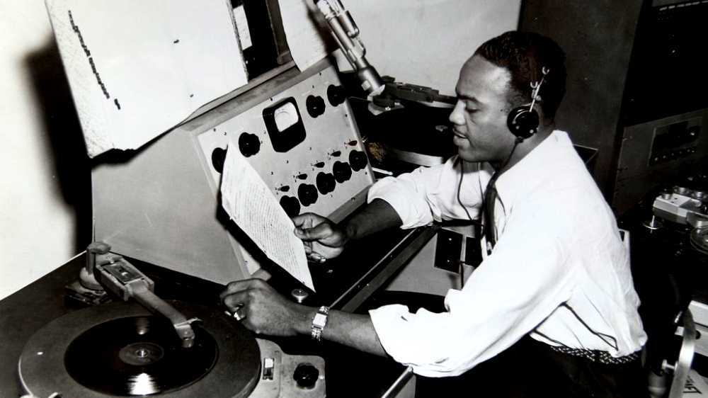 History of radio disc jockeys