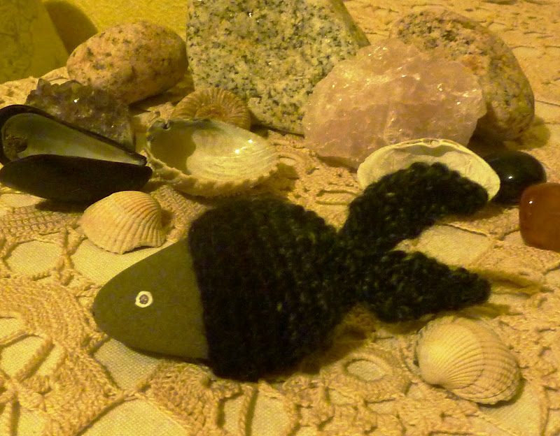 Yellow, Pink and Sparkly: Pebble Fish