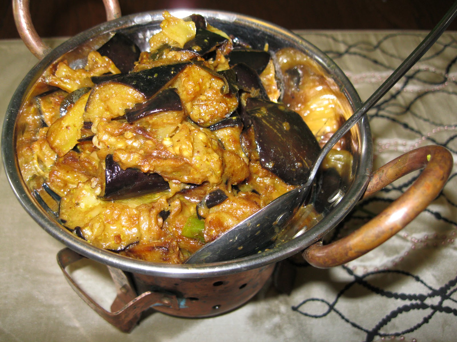 Spice Divas: Spicy Sri Lankan Eggplant