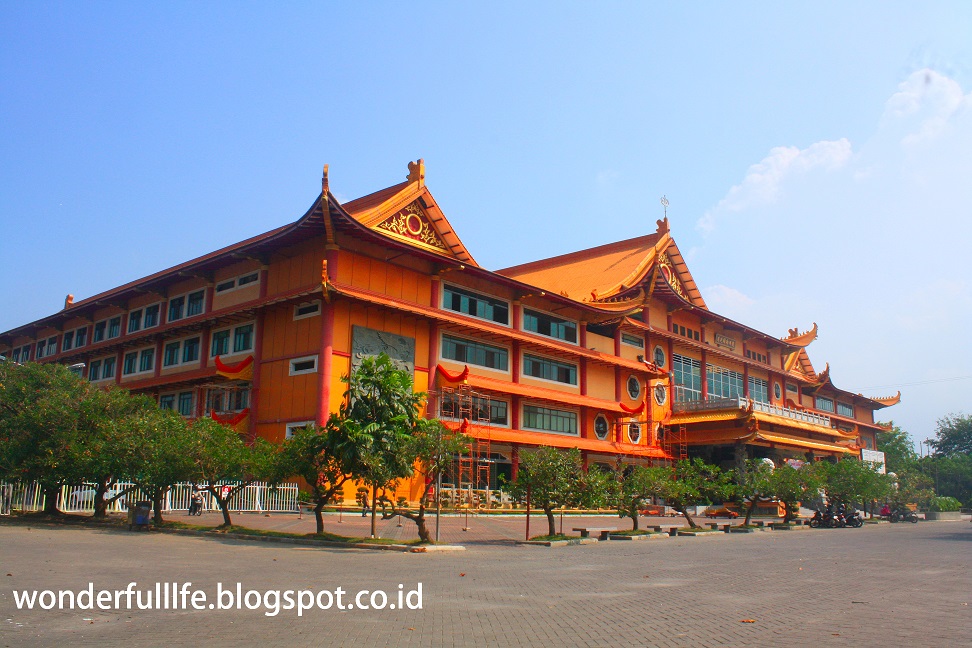 Melihat Kemegahan Maha Vihara Maitreya - Travelicious