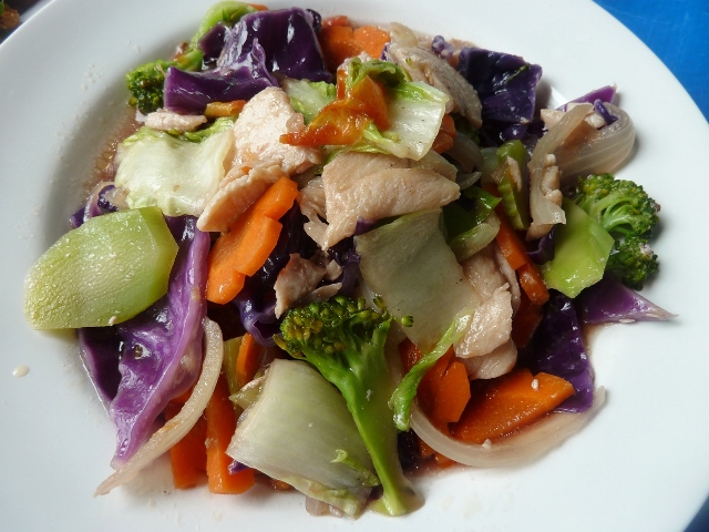 Spaces and Spices: Phad Pak Ruam - ผัดผักรวมมิตร / Thailaendisches ...