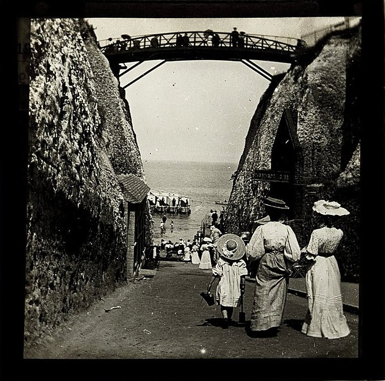 53 Fascinating Photos Document Everyday Life of England in the 1900s ...