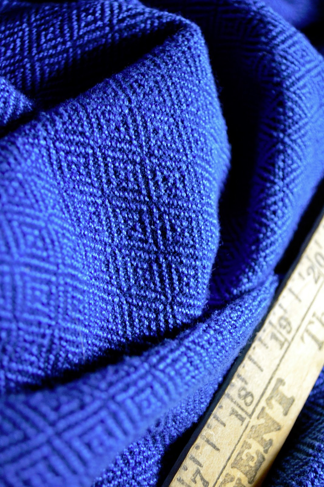 Tangible Daydreams: The final steps of the diamond twill weaving project