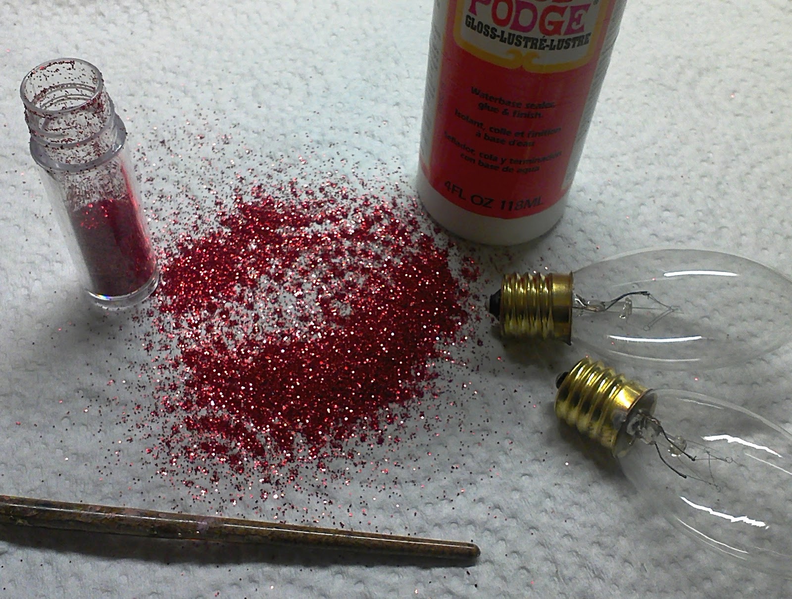 2MESSY: DIY ~ Glitter Swirl Christmas Bulbs