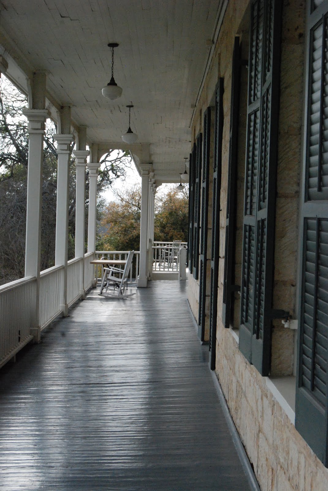 Riding Aside: Historic Ye Kendall Inn ~ Beorne, TX.