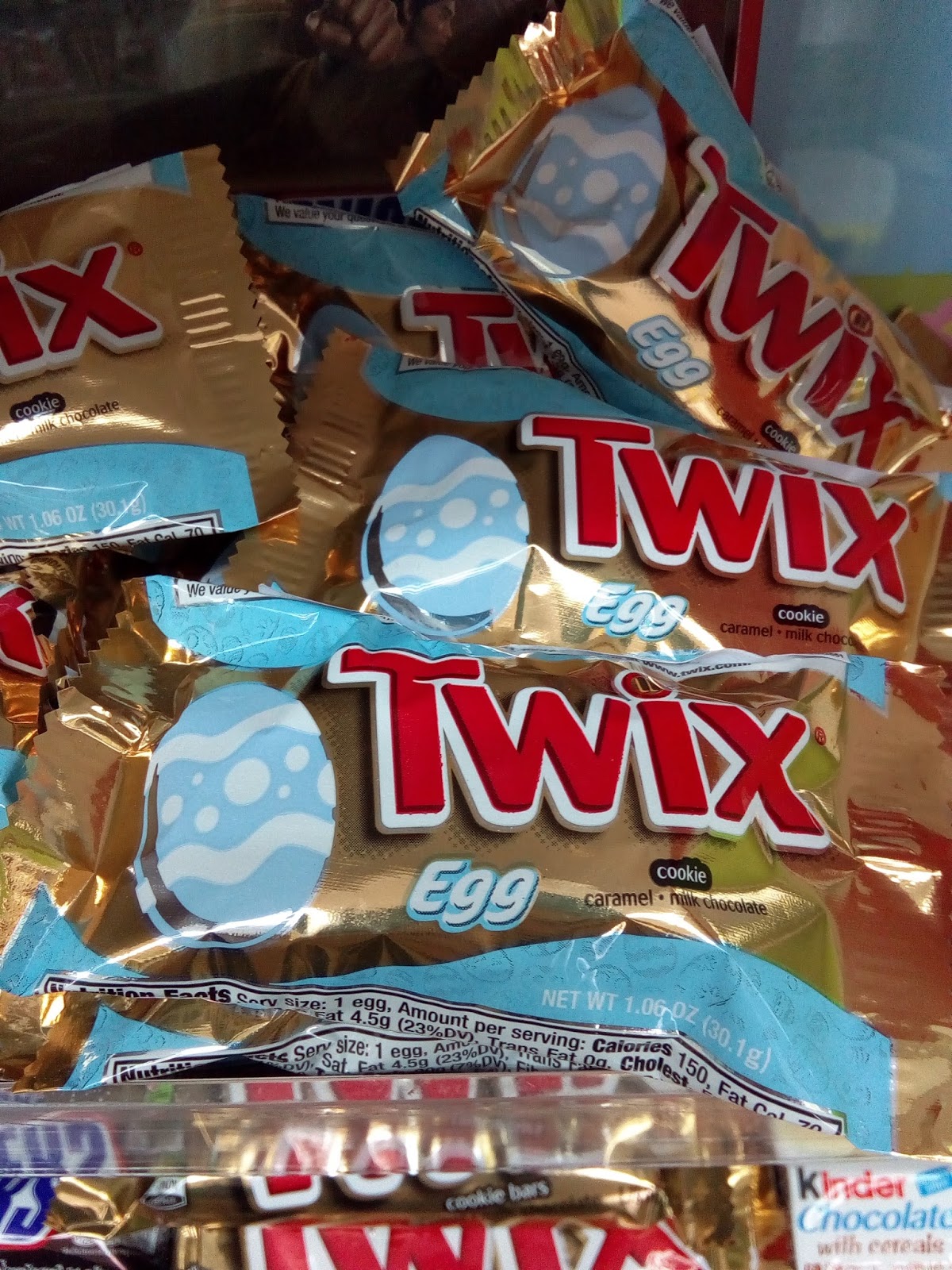 Supersupergirl's Food Reviews: Twix Egg Easter edition