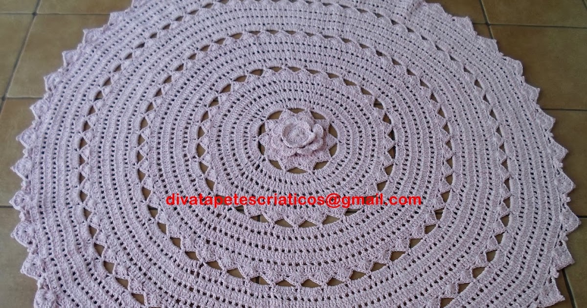 Tapetes Criativos: TAPETE REDONDO COR DE ROSA E ALMOFADA