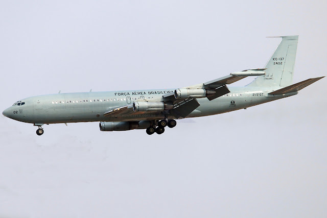 SBCT NEWS: BOEING 707 - FAB-2402 VOLTANDO A CURITIBA