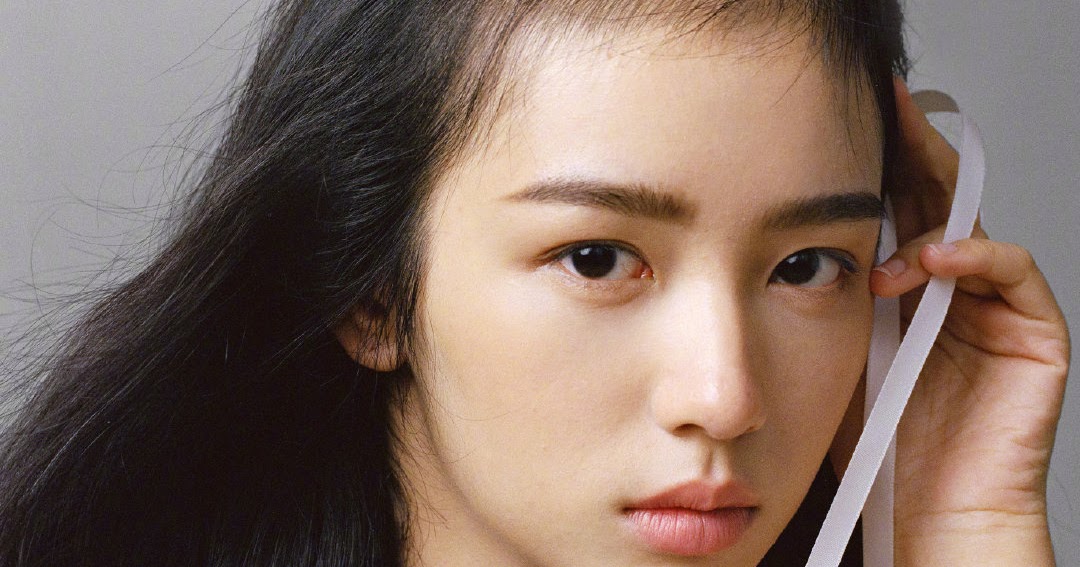 China Entertainment News: Zhou Ye poses for photo shoot