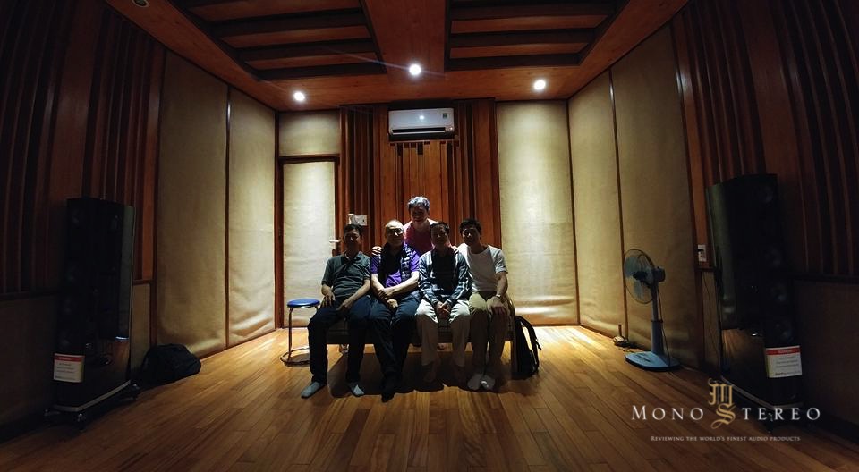 MODERN HIGH END ROOM… – Ultimate High-Fidelity