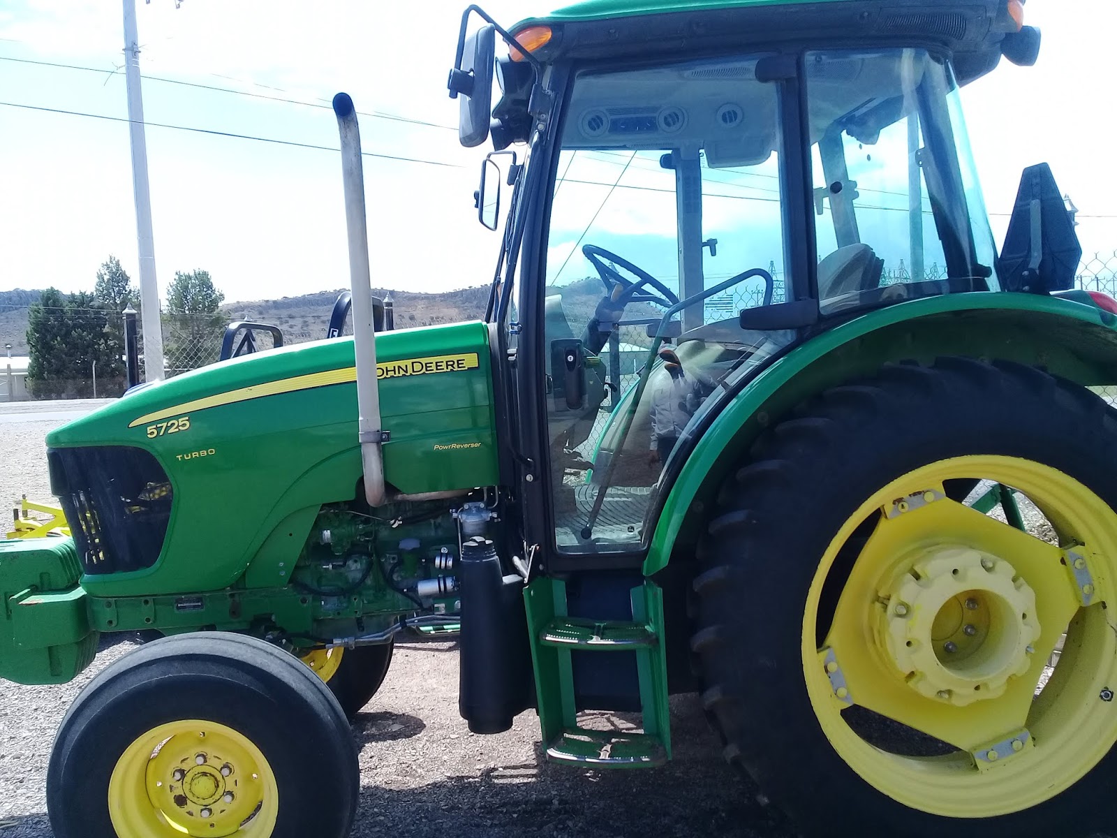 MAQUINARIA AGRICOLA INDUSTRIAL: Tractor John Deere 5725 2011 82hp ...