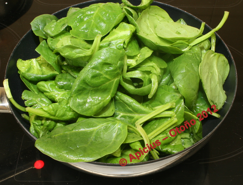 Espinacas salteadas con rovellons y pasta | La Cocina Paso a Paso