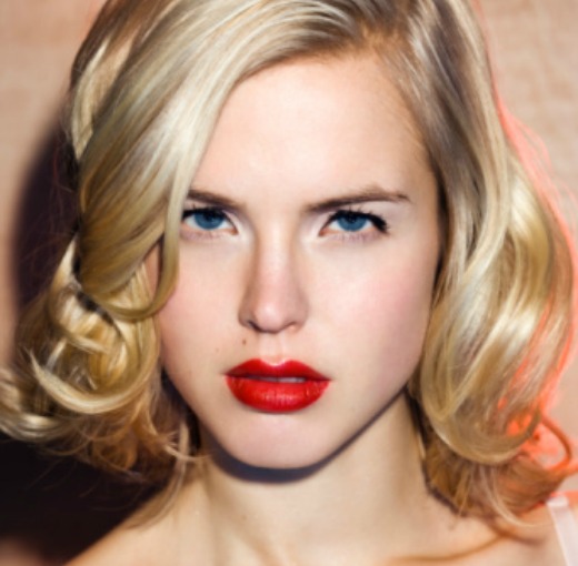 prueba: NUEVA TENDENCIA: Rostro pálido labios Rojos!