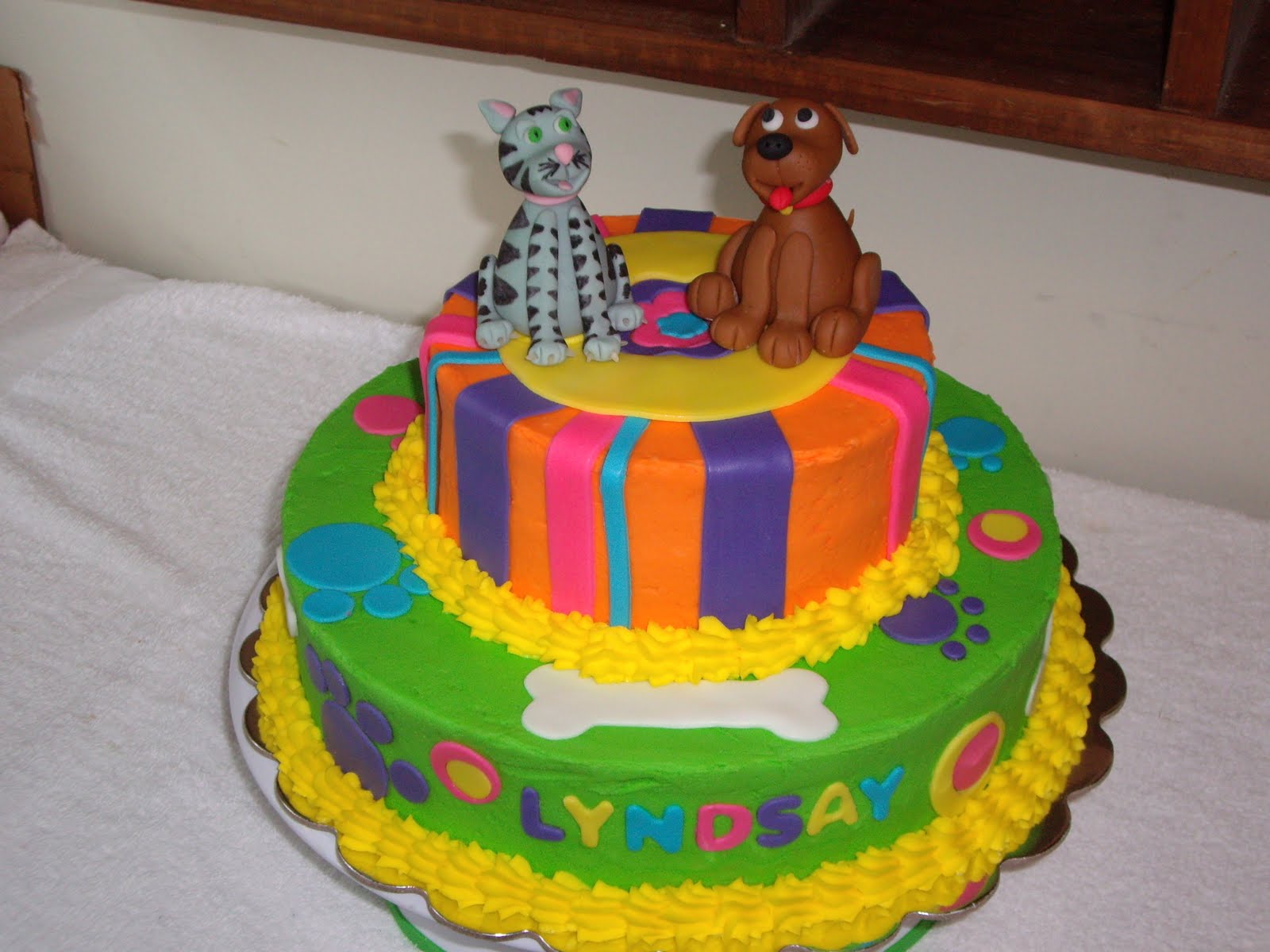 Custom Cakes by Christy: Lyndsay's Cat & Dog Cake