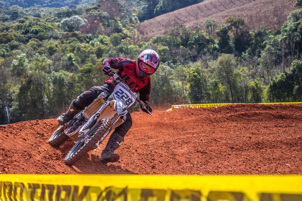 Pilotos aceleram na quinta etapa do Paranaense de Velocross, em Piên PR ...