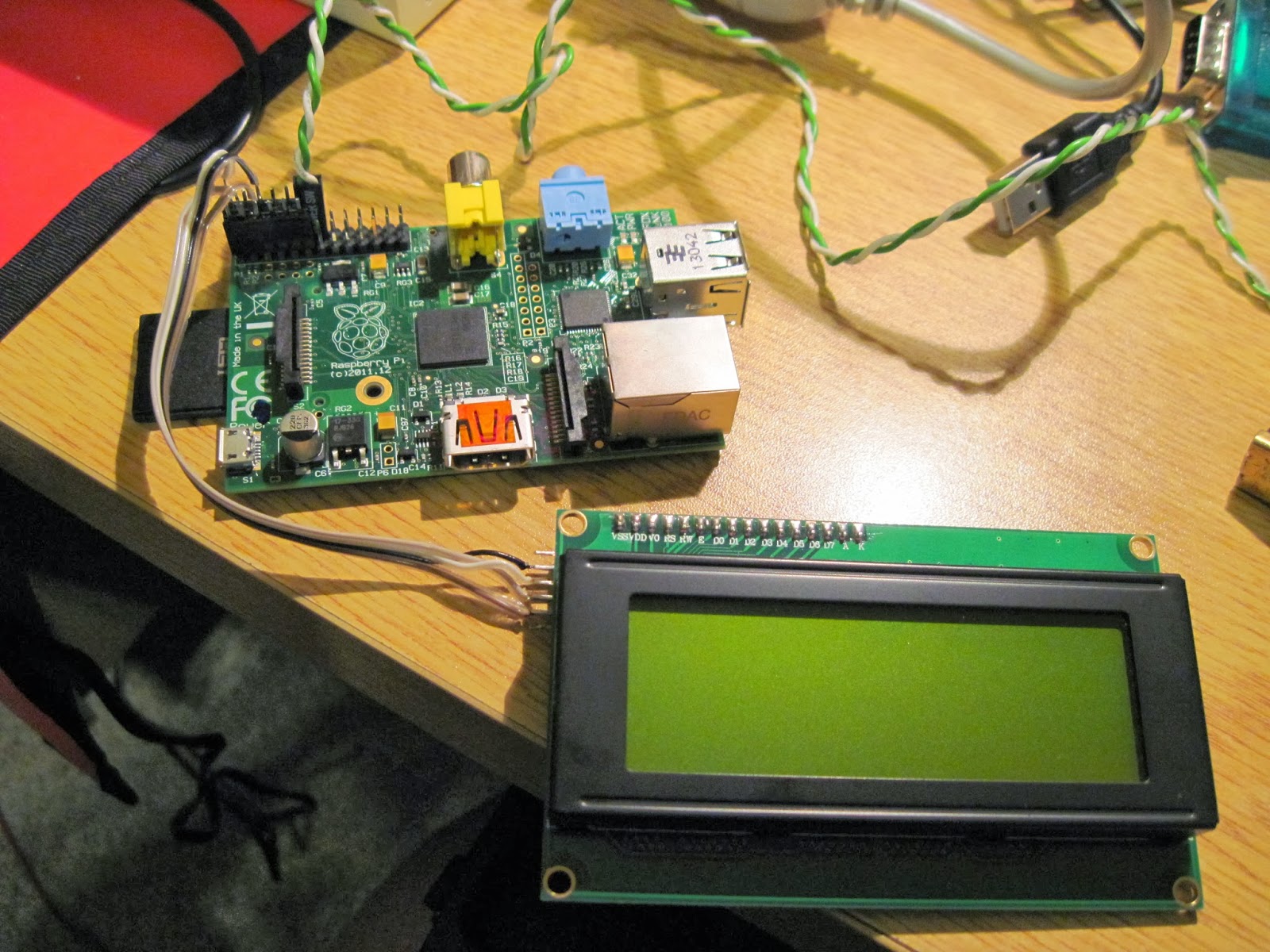 Homebrew Computers: Raspberry Pi, I2C LCD screen and Safe Power Down ...