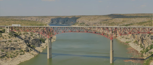 Living Rootless: On the Way to Louisiana: Pecos River