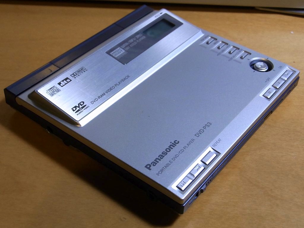 卓上オーディオ (Tabletop Audio): ポータブルDVDプレイヤー(Panasonic DVD-PS3)
