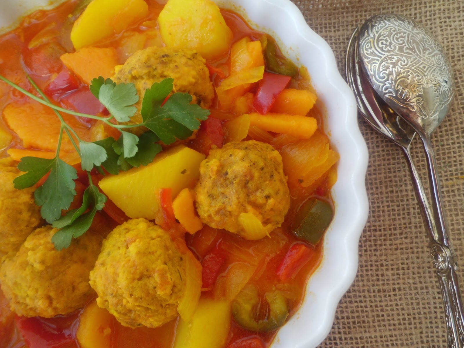 COMIDA COLOMBIANA: GUISO CON PELOTAS