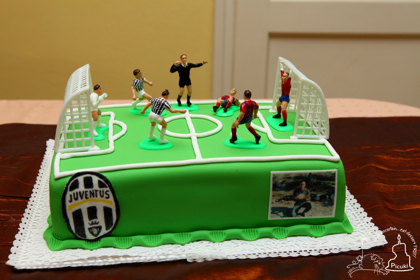 Picuki: Focipálya torta V.