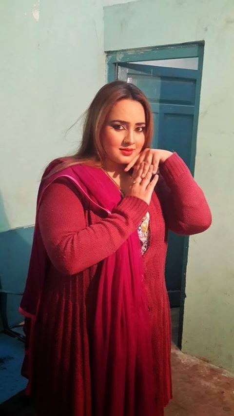 Nadia Gull: April 2014