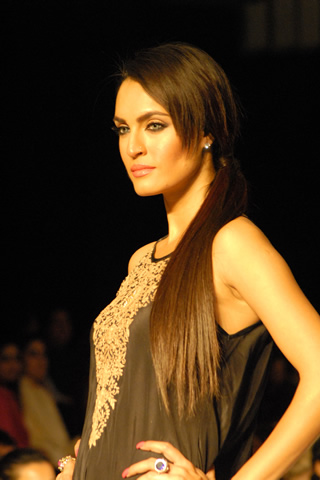 Famous Pakistani Model and Actress Nadia Hussain ~ Am Fun World