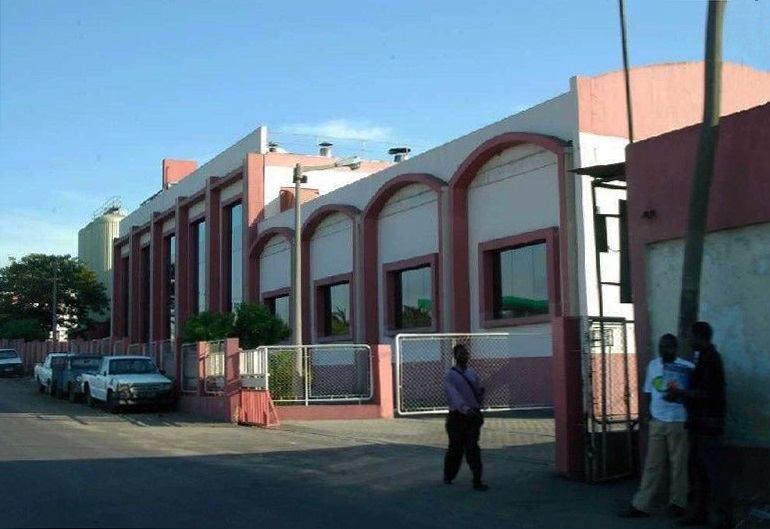 Fábrica de Cerveja 2M no Infulene, Moçambique