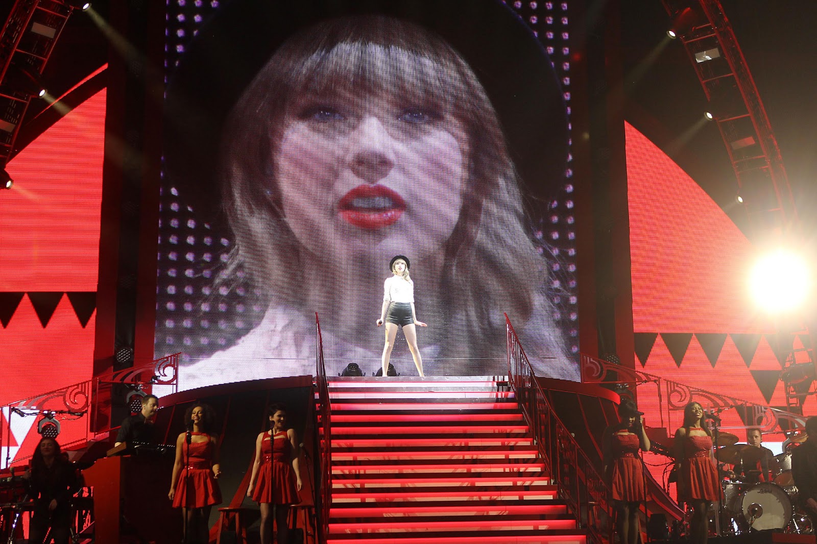 Taylor Swift - On stage, in concert in Newark, NJ