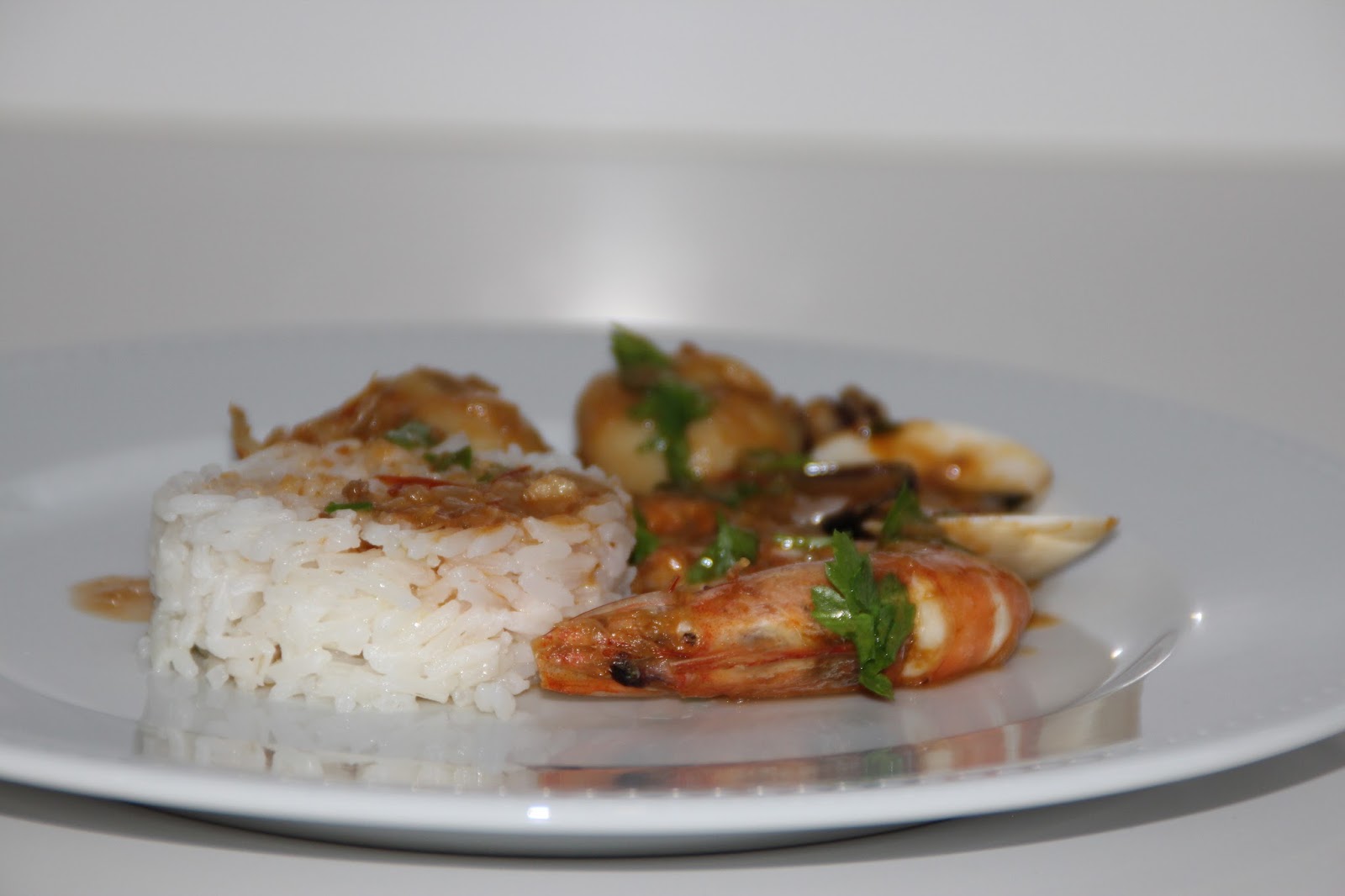 Chocos estufados com marisco em caril