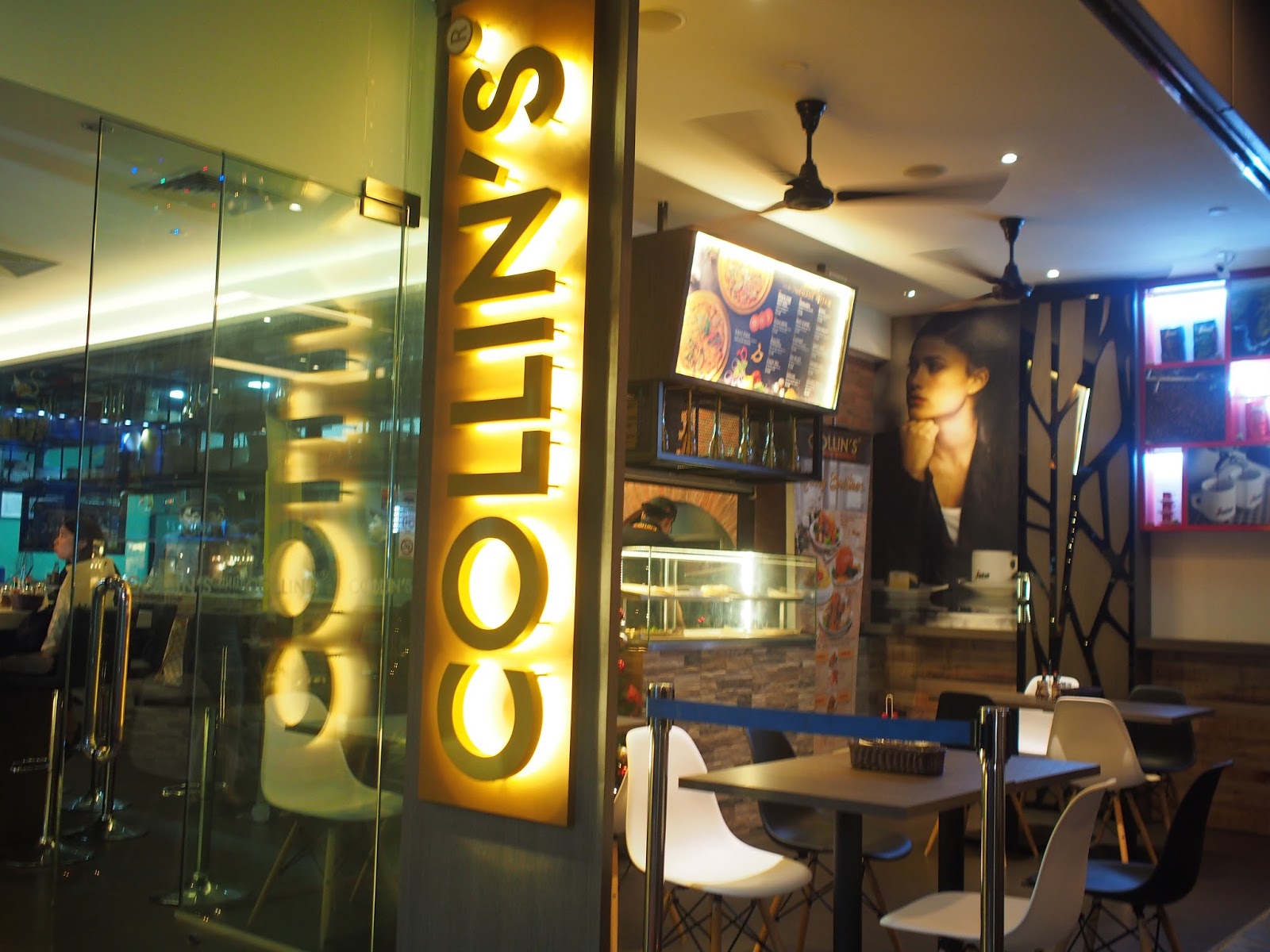 COLLIN'S BIGGEST OUTLET OPENS! ( SHAW PLAZA, BALESTIER) - Jiahui Muses