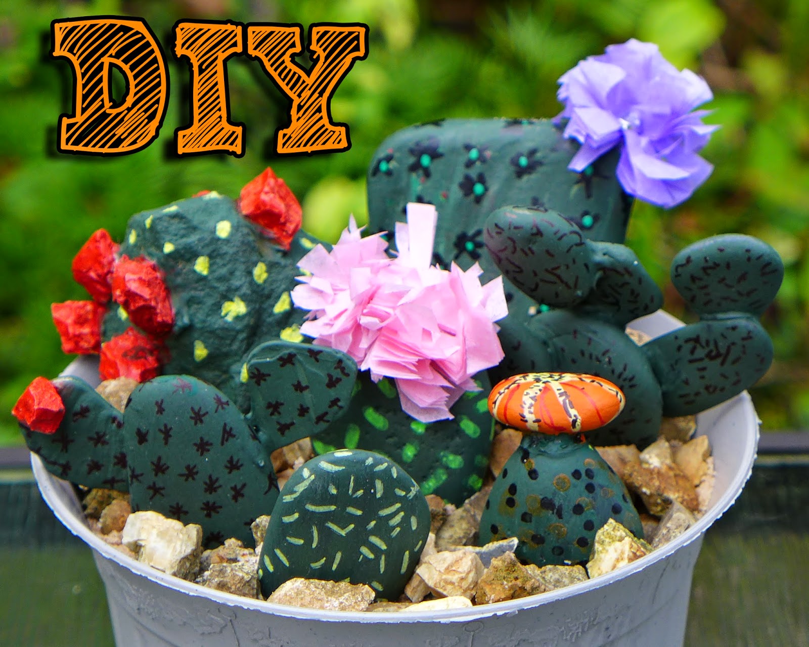 EasyMeWorld: DIY Painted Rocks - Cactus Decoration