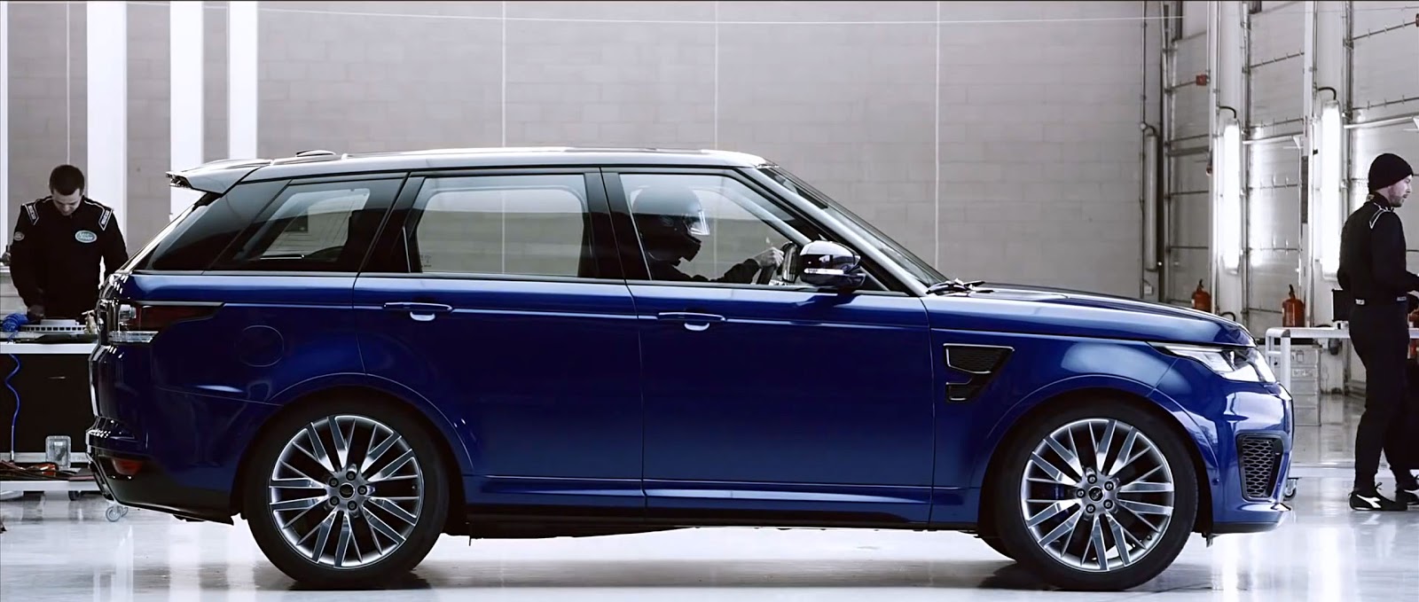 Jake's Car World: 2015 Range Rover SVR Has Arrived