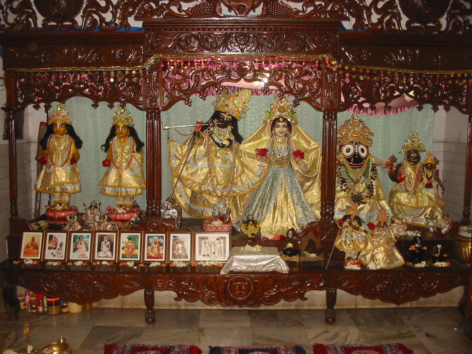 Mayapur Today: 10-05-2013 Darshan at Sri Gopinath Gaudiya Math (Mayapur)